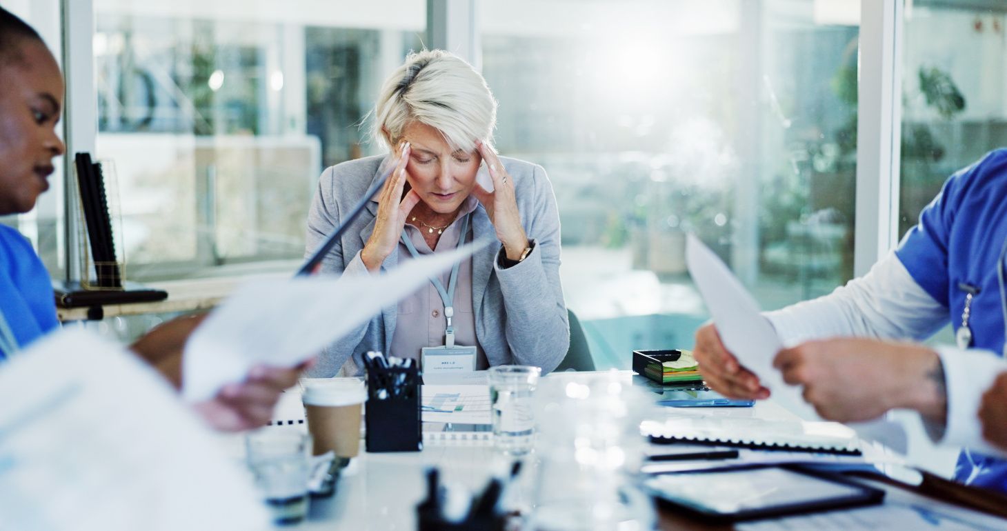 Migrena z aurą, migrena oczna – czym jest i jak się objawia się aura migrenowa?