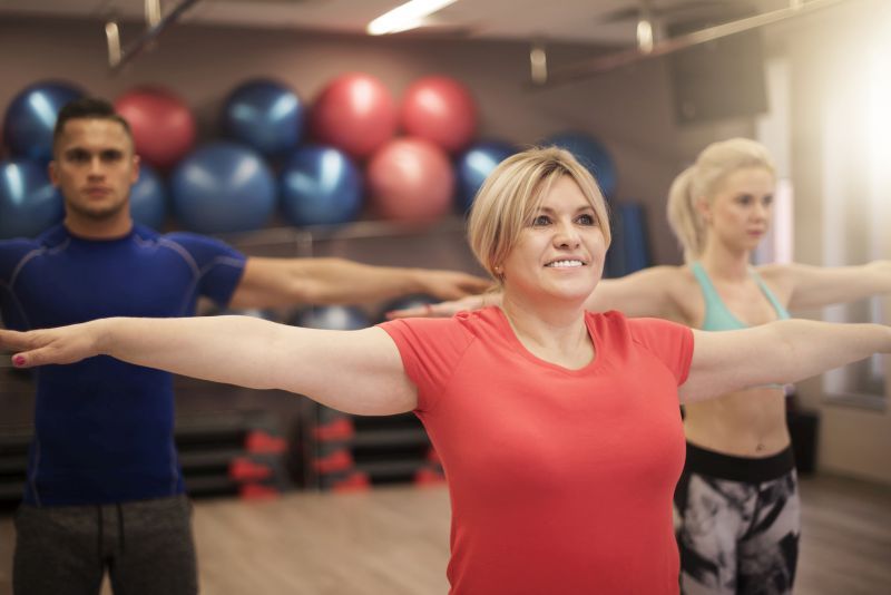Trening dla otyłych: jazda na rowerze, trening siłowy, ćwiczenia na basenie